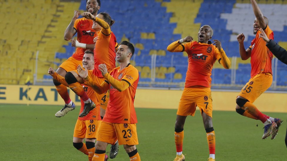 Pop ler Eli Aya Tutmaz Yar Iletken En Son Galatasaray Feneri Ne