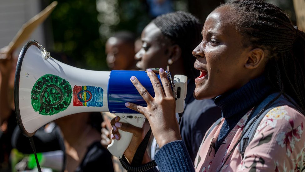 COP27: What is it and what do you need to know? - CBBC Newsround
