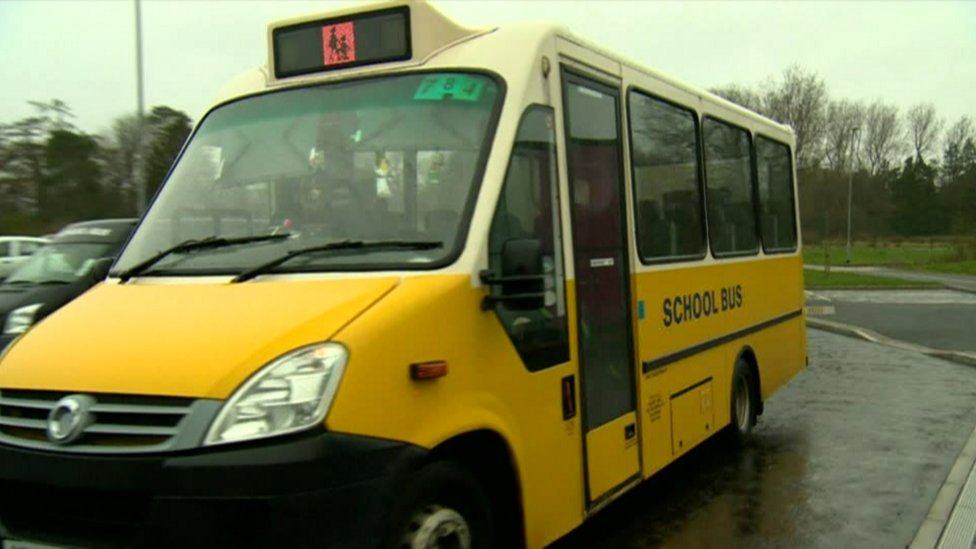 Teorainneacha Bus Scoile An Bealach Chun Na HInbhuanaitheachta