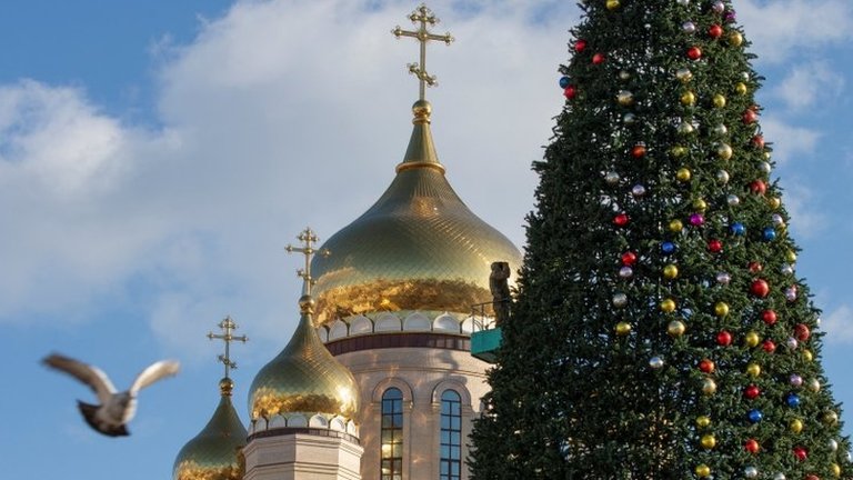 Amazing Christmas trees around the world! - CBBC Newsround