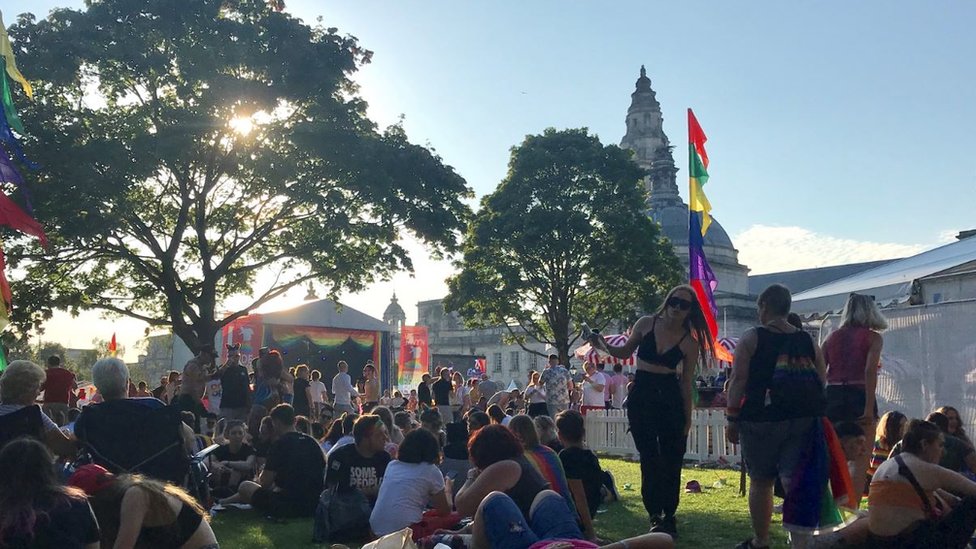 Pride Cymru parade in Cardiff draws 15,000 people - BBC News