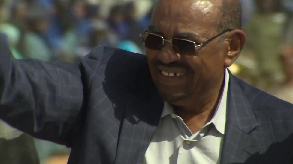Omar al-Bashir tours Darfur ahead of referendum - BBC News