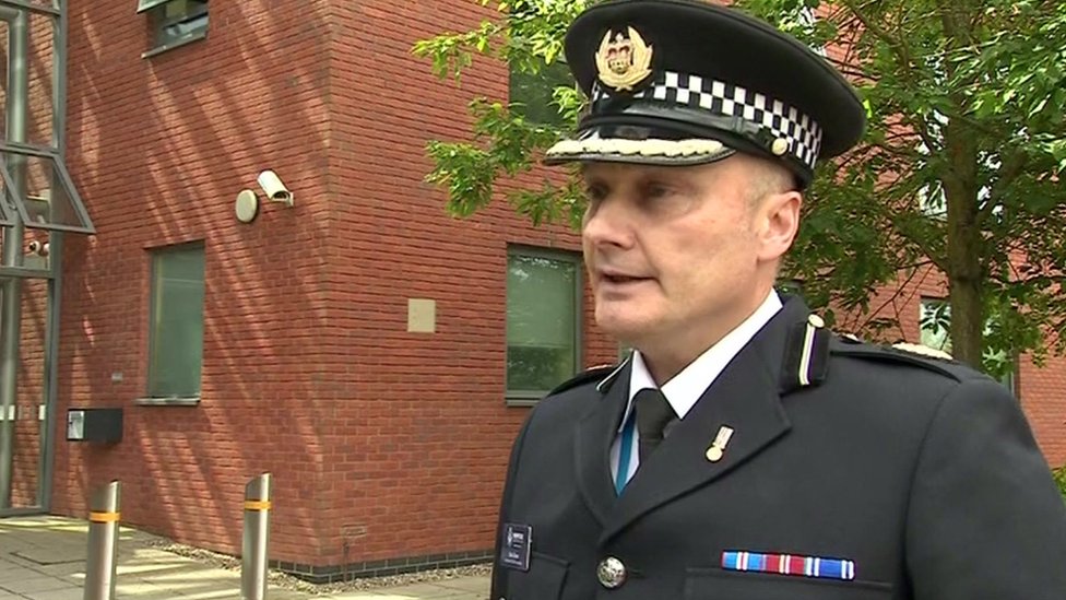 RAF Marham: Search for two suspects in 'kidnap attempt' - BBC News