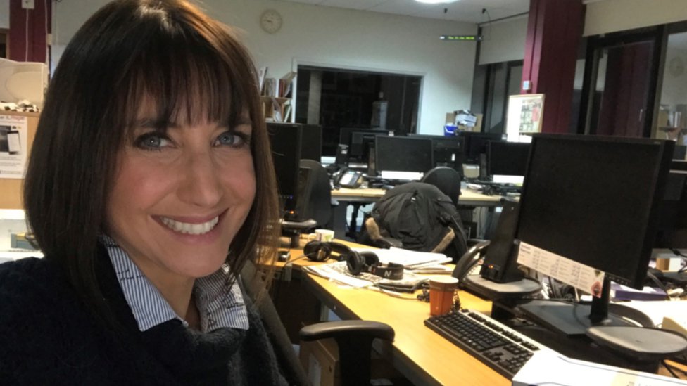 Lucy Owen: Y galar ar ôl colli Dad yn ifanc - BBC Cymru Fyw