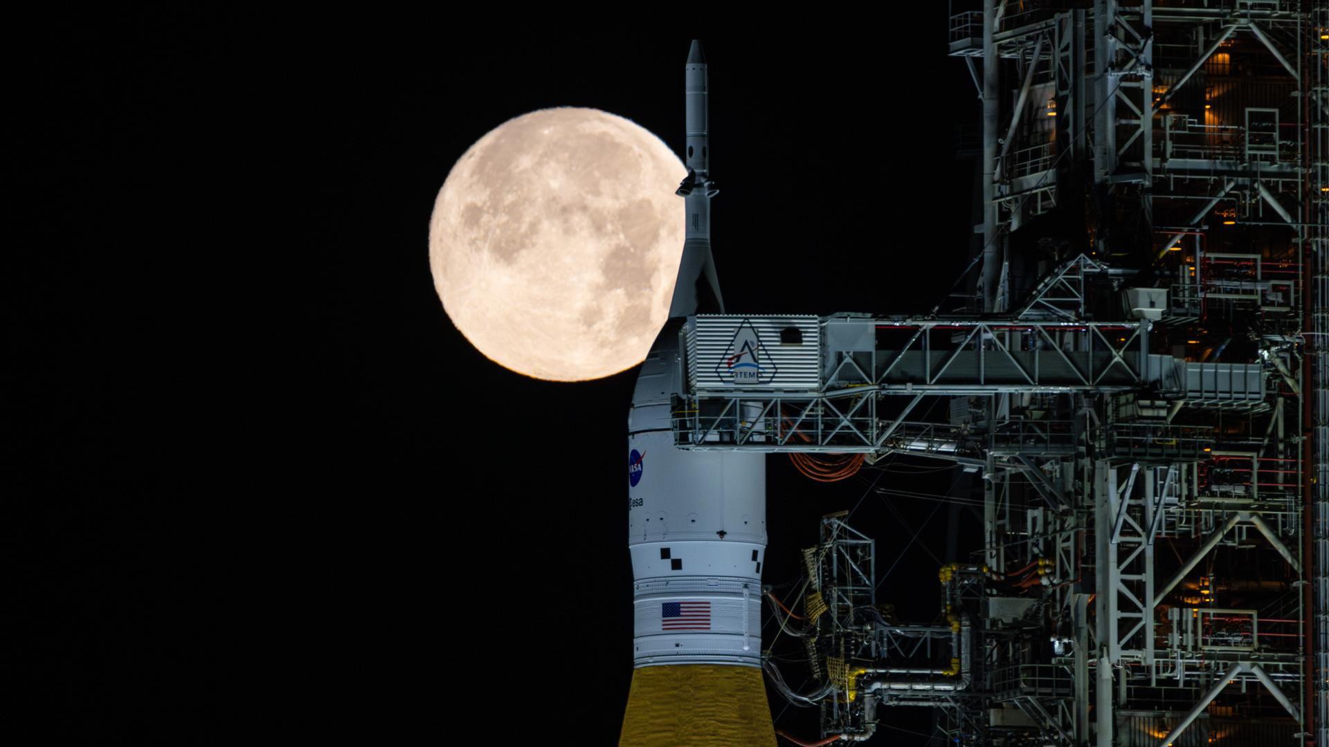 India Space Shuttle Moon