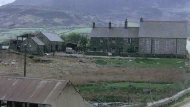 Tryweryn: Footage of Capel Celyn before it was flooded - BBC News