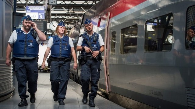Paris train attack heroes awarded with France's top honour - BBC News