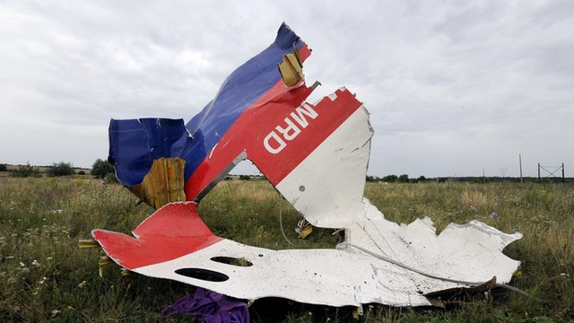 MH17 memorials held on first anniversary of air disaster - BBC News
