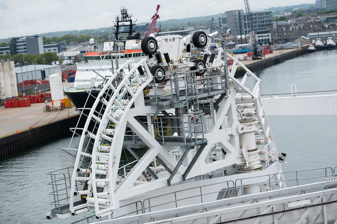 First subsea cable laid in £1.1bn Caithness-Moray project - BBC News