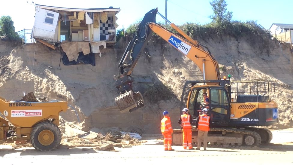 Demolition of Hemsby clifftop homes to begin on Wednesday - BBC News