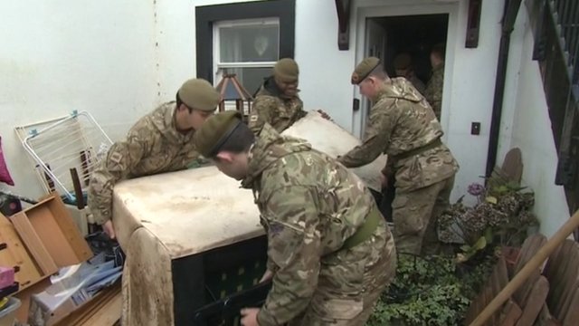 Army moves in to help flood victims in Keswick - BBC News