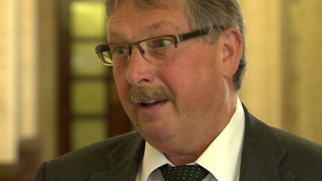 Sammy Wilson says no apology for Jim Allister 'thug' jibe - BBC News