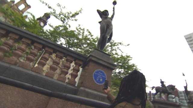 Talking statues 'talk' to Leeds phone users - BBC News
