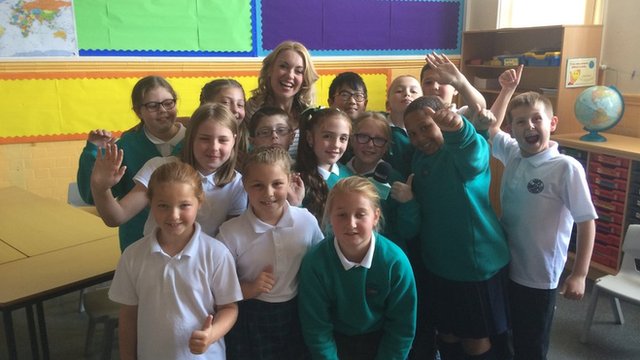 What is selective mutism? Girls help sister to communicate - BBC Newsround