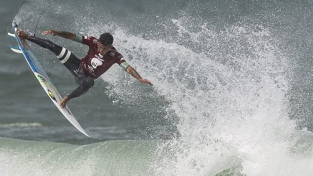 Surfers ride huge waves in California surfing contest - BBC Newsround
