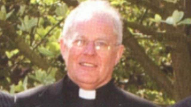 Catholic priest Fr John McManus returns to ministry - BBC News
