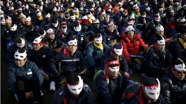 South Korea protests: Huge anti-government rally in Seoul - BBC News