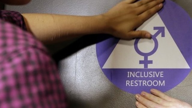 Transgender toilet row tension in Texas - BBC News