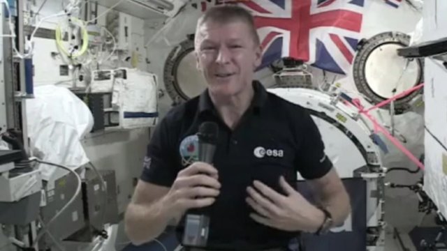 Rocket salad: Space seeds from Tim Peake get planted - BBC News
