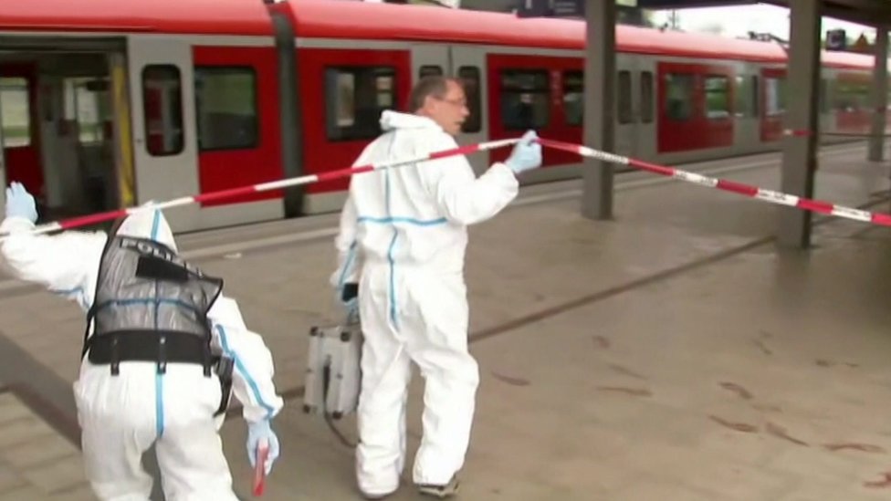 Police describe how fatal Germany knife attack unfolded - BBC News