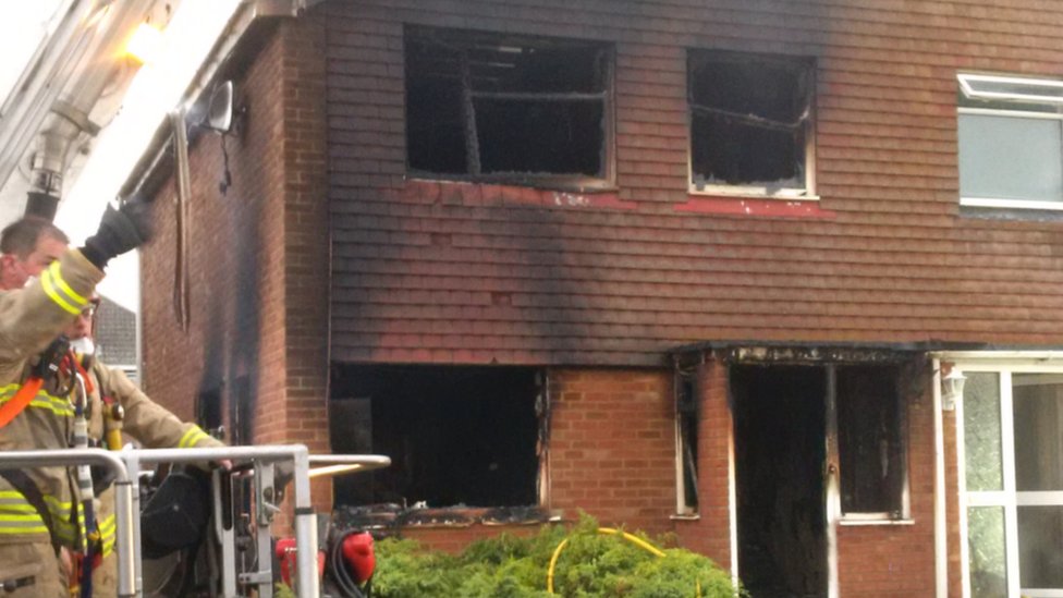 House in Wantage gutted by tumble dryer fire - BBC News