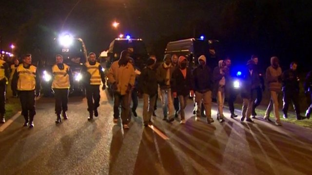 Calais migrant crisis: 'Britain remains the promised land' - BBC News