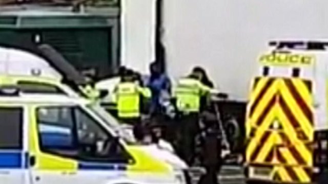 Footage of suspected illegal migrant arrests in Portsmouth - BBC News