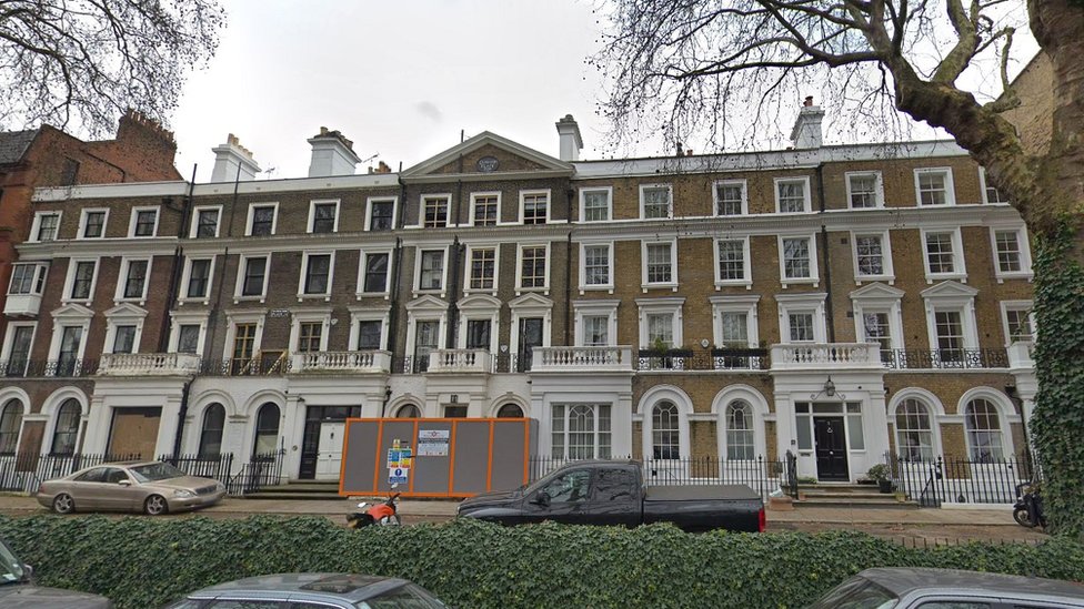 Chelsea town houses collapse forces evacuations - BBC News