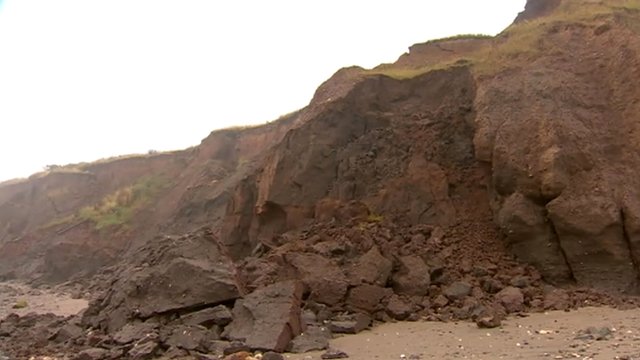 Mappleton cliff fracture leads to landslip - BBC News