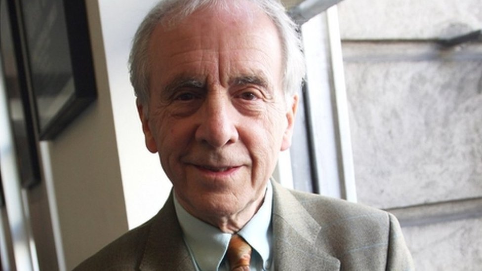 Andrew Sachs: Fawlty Towers' Manuel dies aged 86 - BBC News