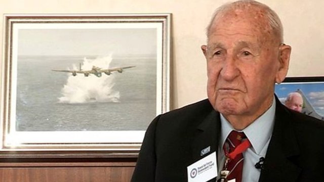Remembering Les Munro, the last Dambuster pilot - BBC News