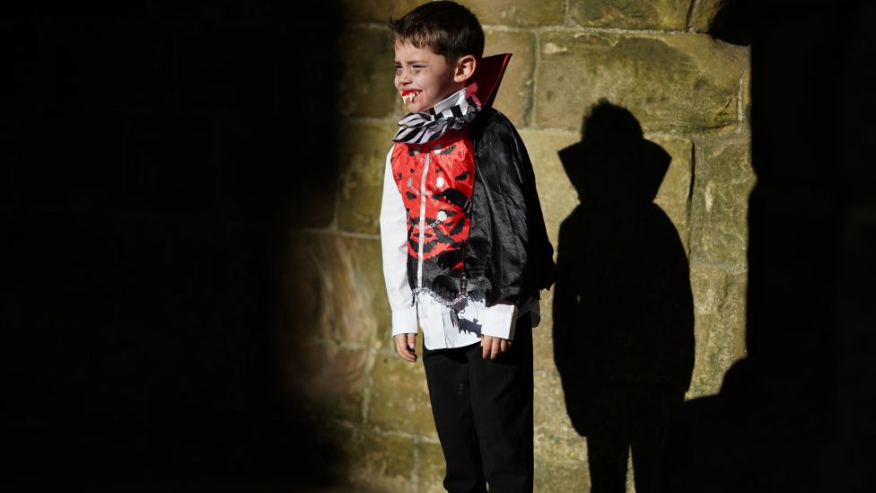 World record attempt for biggest gathering of vampires - CBBC Newsround