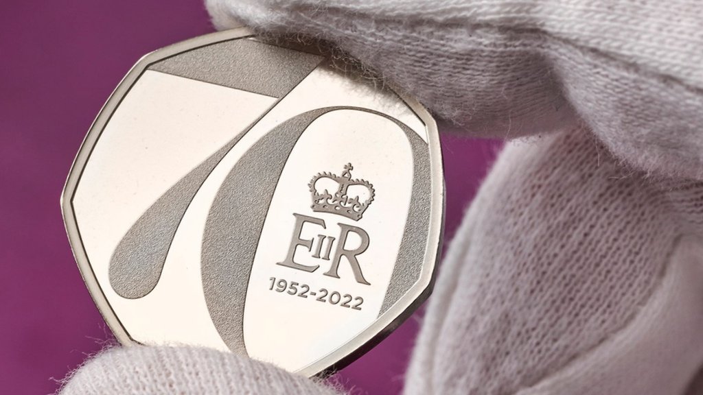New coins released for Queen's Platinum Jubilee by Royal Mint - CBBC ...
