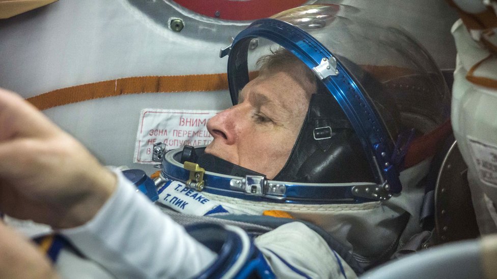 Tim Peake heads to Soyuz rocket launch site - BBC News