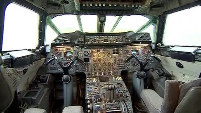 Remembering Concorde's final flight into Bristol - BBC News
