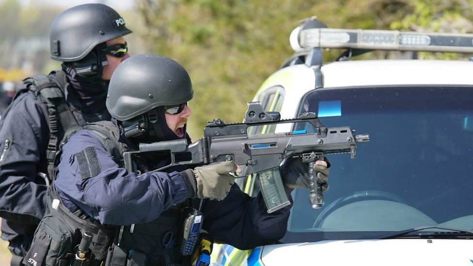 Armed police sent to 5,000 routine incidents - BBC News