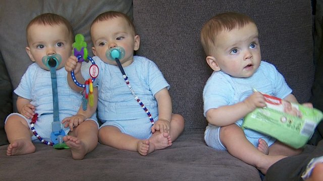 Tests prove triplets are identical - BBC News