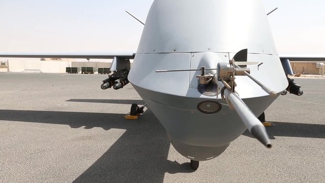 Flying drones over Syria from the Lincolnshire countryside - BBC News