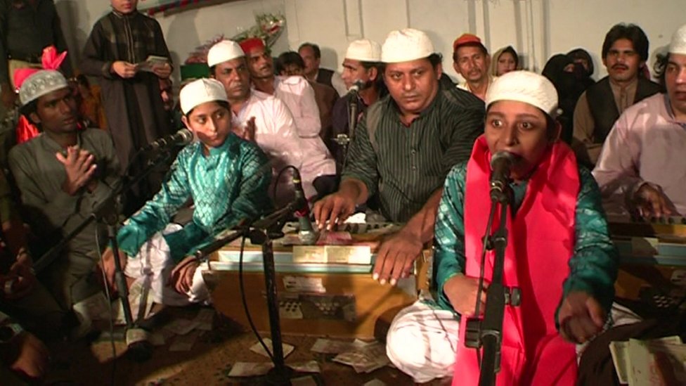 Young Qawwali stars take to the sacred stage in Pakistan - BBC News