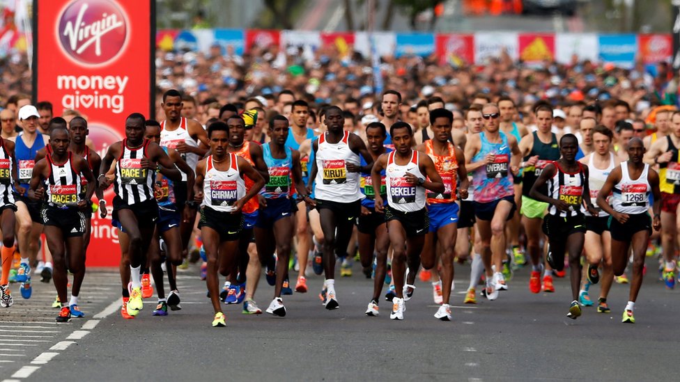 London Marathon: Record number of runners take part - BBC News