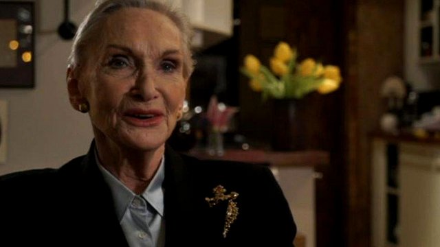 New Year Honours: Actress Sian Phillips becomes a dame - BBC News
