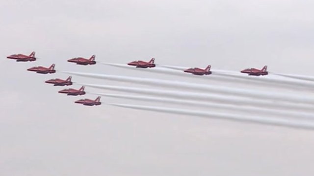 The Red Arrows show 2016 display at RAF Scampton - BBC News