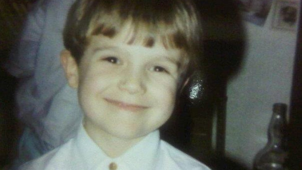 "Ddim yn gwybod pwy o'n i" - BBC Cymru Fyw