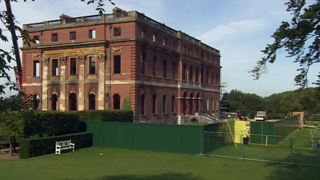 Public get final glimpse of Clandon Park - BBC News