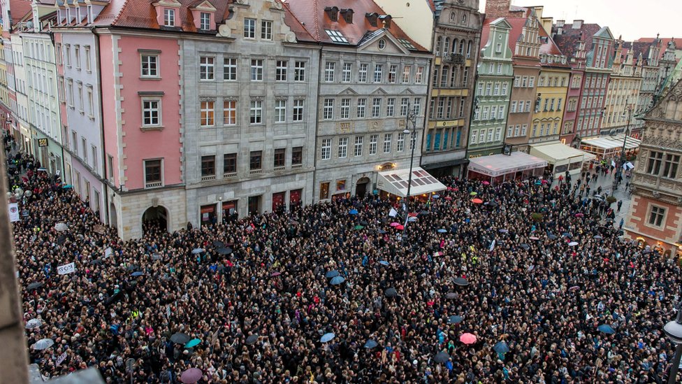Black Monday: Polish women strike against abortion ban - BBC News