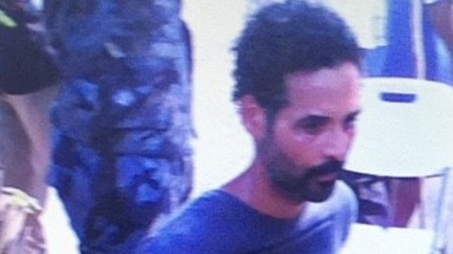 Arthur Simpson-Kent admits murdering actor and sons - BBC News