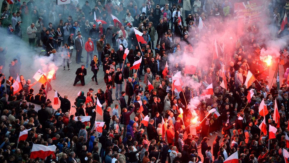 Migrant Crisis Rallies In Europe As 9 000 Arrive In Munich Bbc News