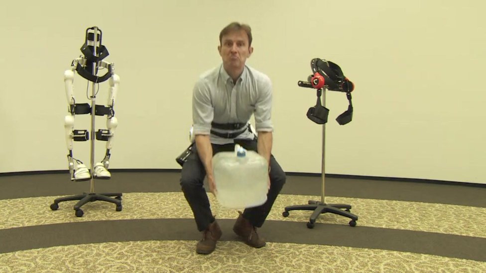 Simon Kindleysides: London Marathon man gets robotic legs - BBC News