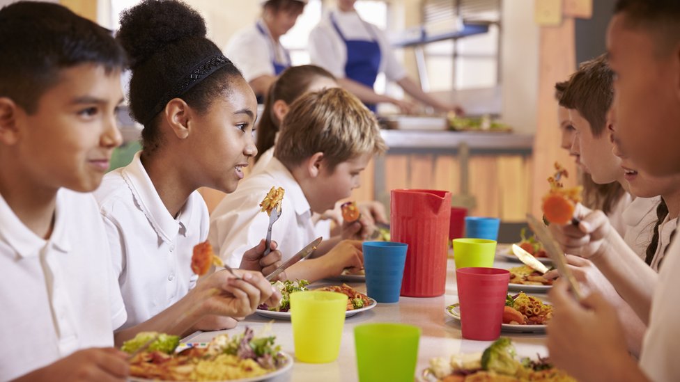 Free school meals: Supermarkets join with teachers to back Jamie Oliver ...