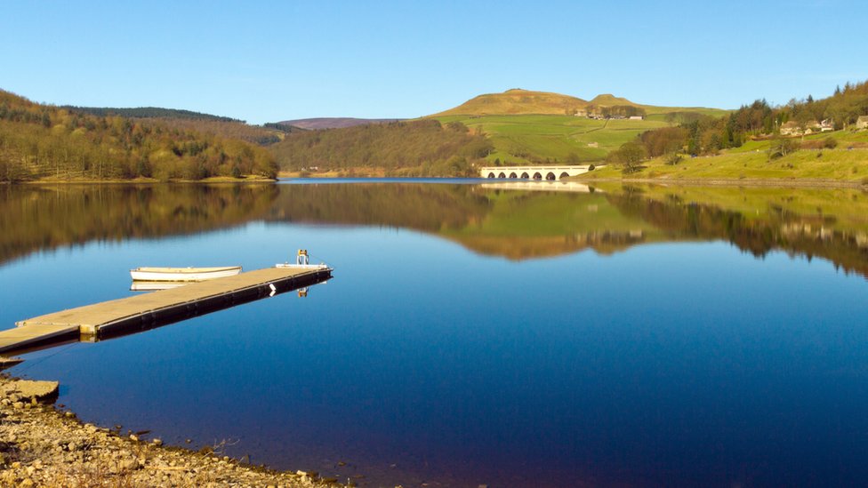 Postcards show lost villages beneath Ladybower Reservoir - BBC News